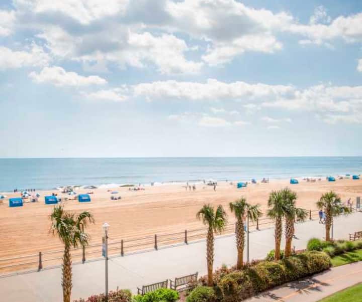 Vb Townhome Blocks To The Beach! - Virginia Beach, VA