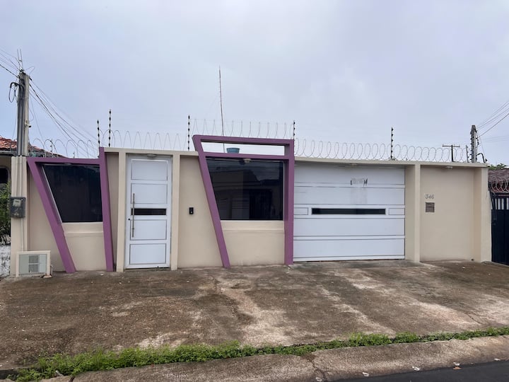 Casa Segura, 3 Quartos, 2 Suítes, Garagem Ampla - 桑塔納