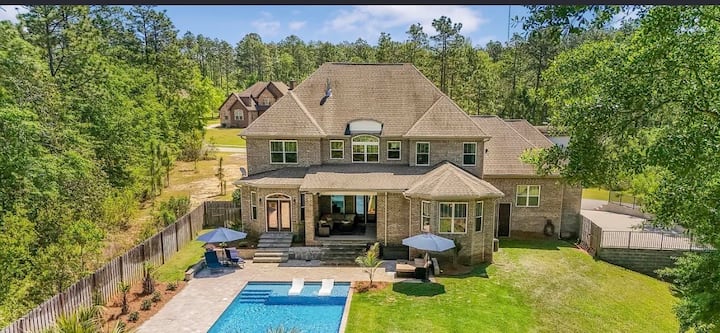 The Outback Oasis - Daphne, AL