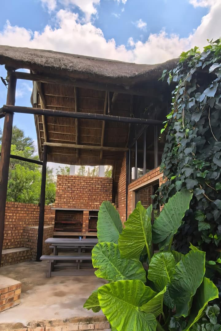 Relaxing Farmside Hideout - Brits