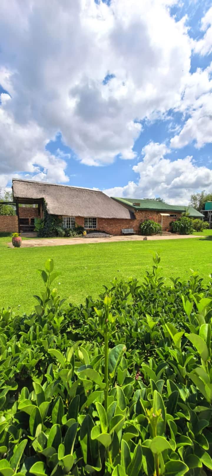 Relaxing Farmside Hideout - Brits