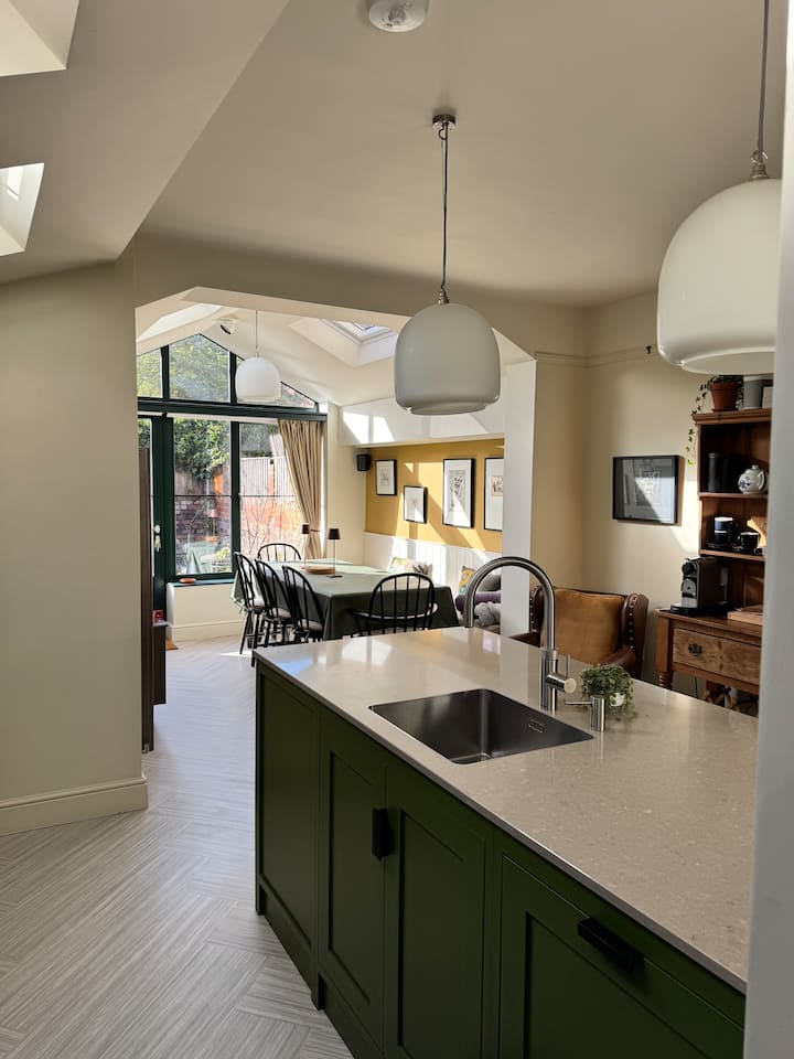 Harbourside Hideaway | Cool 2 Bed Terrace Hotwells - Bristol