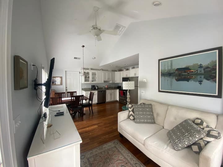 Cozy Private Apartment With Deck & Yard - South Kingstown, RI