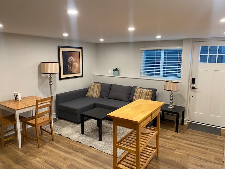 Clean And Cozy Suite - Burnaby