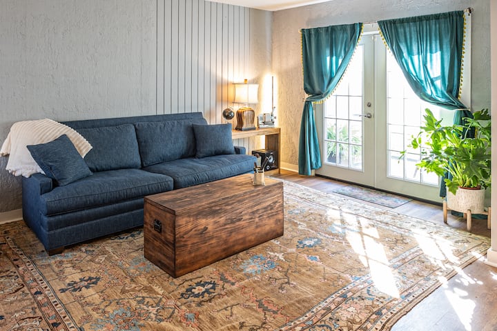 Camp Carson - 2 Bed Private Carriage House - Tulsa, OK