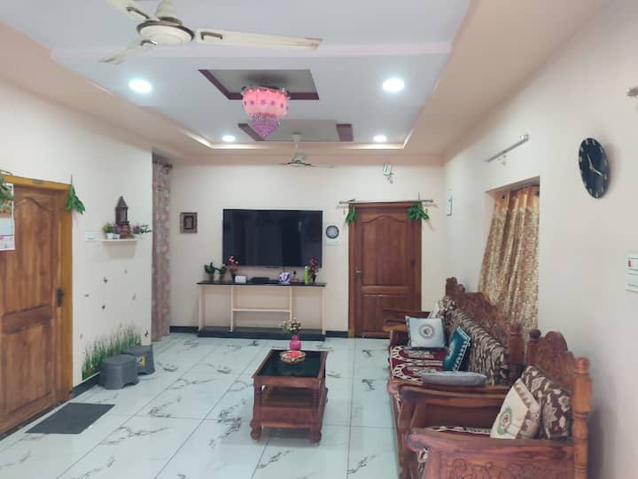 Yerramsetti Vaari Vididhillu | Homestay Bhimavaram - Bhimavaram