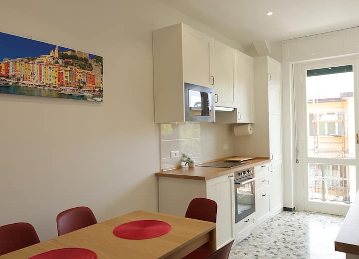 Large 2 Bed, Air Con, Central Lerici With Parking! - Lerici
