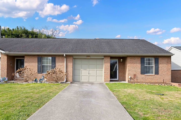 Modern Powell Condo | Minutes To Knoxville - Neyland Stadium Knoxville