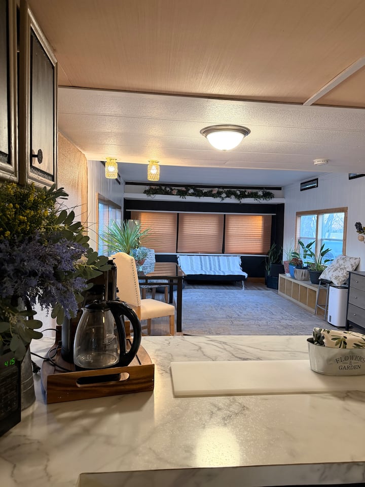 Freshly Remodeled, Graduation Special, Sleeps 6 - Lexington, KY