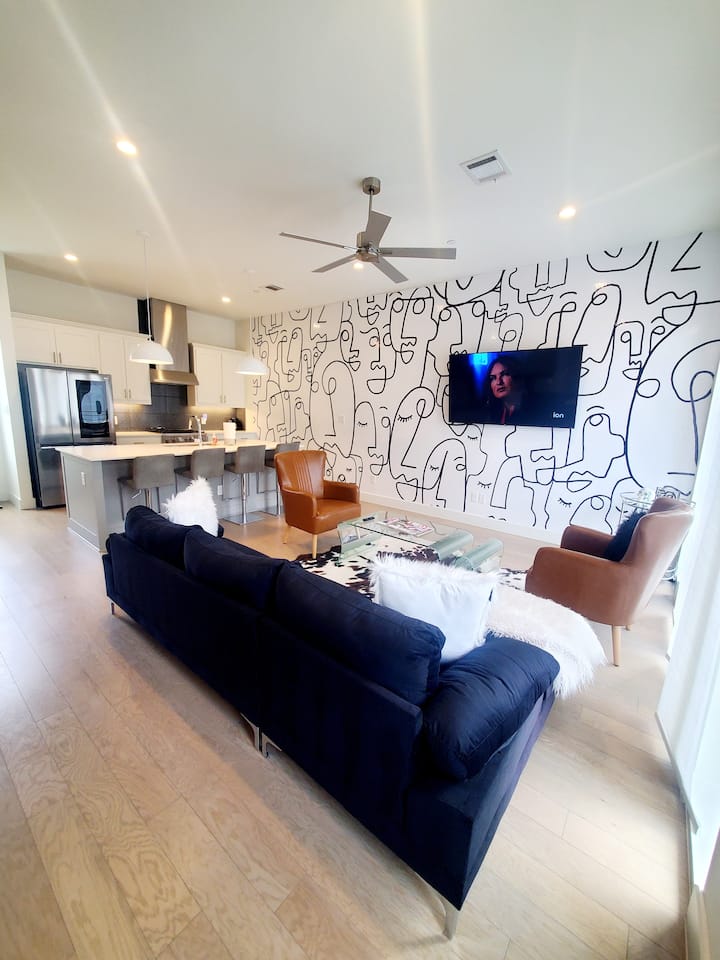 The Onyx House | Modern Luxe In Lower Greenville - Dallas, TX