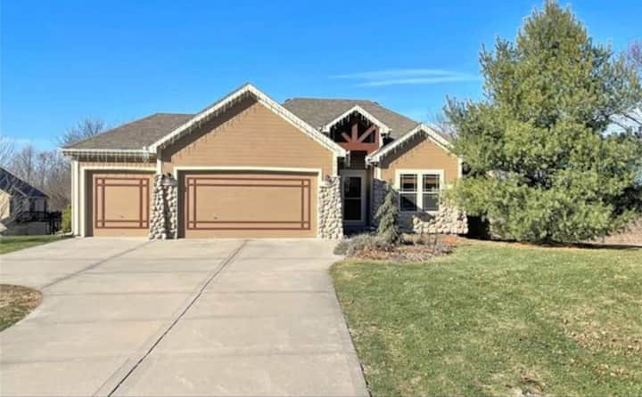 World Cup Host | Spacious Home Near Airport & Hwy - Kansas City