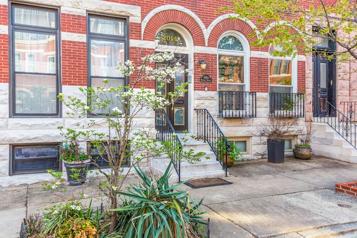 Historic 3-level Home W/ Gym, Decks & Parking - Baltimore, MD
