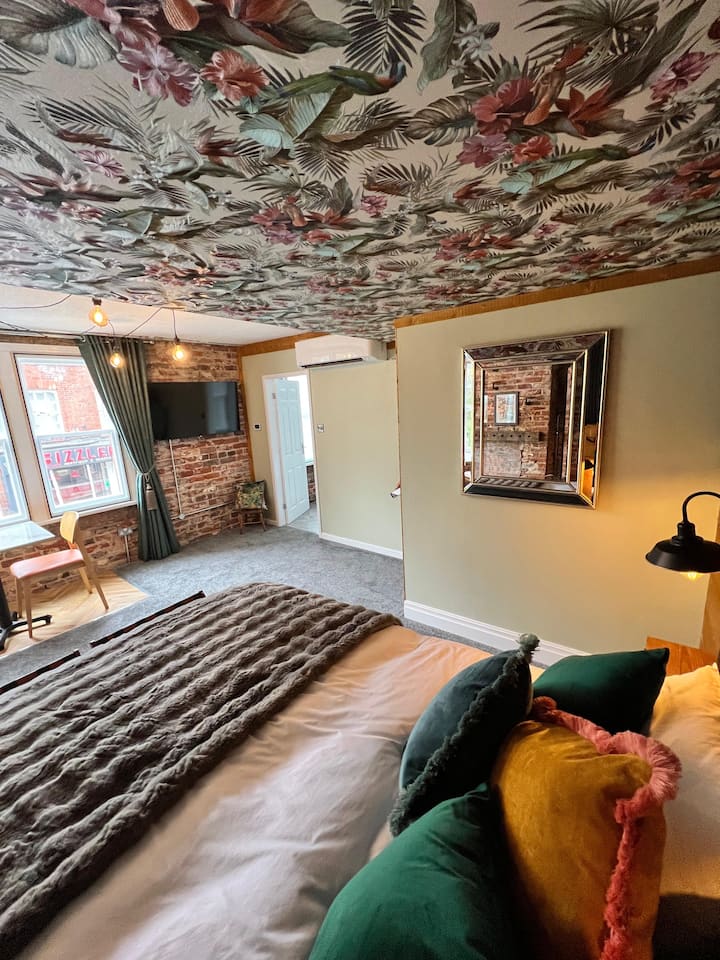 Upstairs At Siennas - Congleton