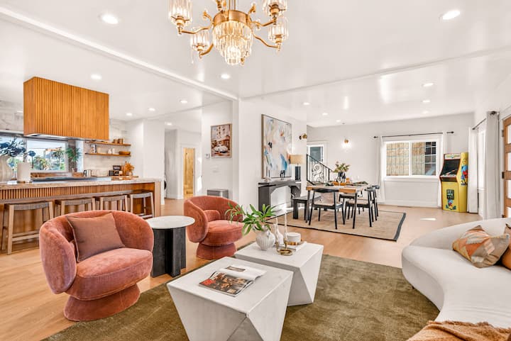 Lux Silverlake Gem: Sunset Blvd | Universal & More - Little Tokyo - Los Angeles