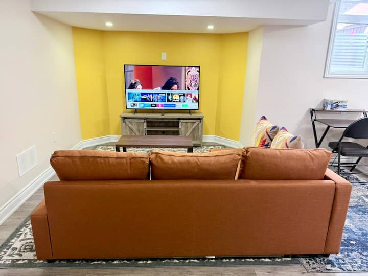 Modern Furnished 2br Suite W/ Kitchen & Laundry - Burlington