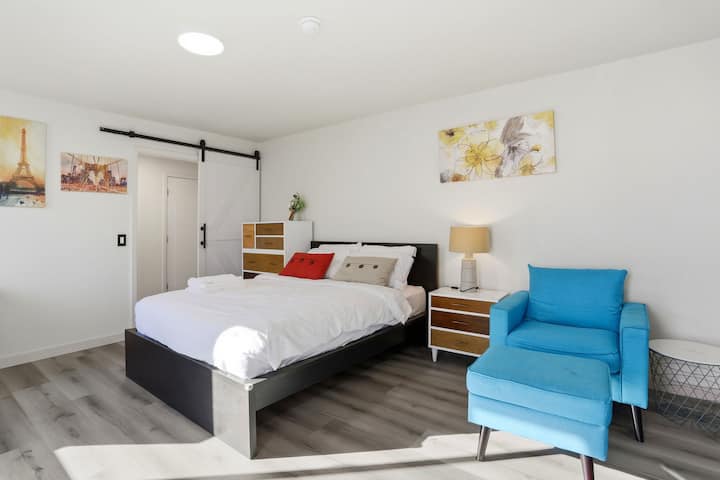 Spacious Bright Studio, Queen Bed, Kitchenette - San Ramon, CA