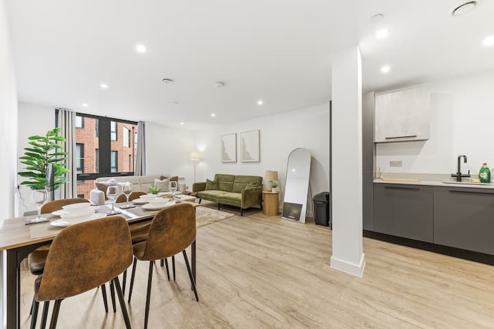 Central York Apt - Sleeps 4 - Close To Shambles - York