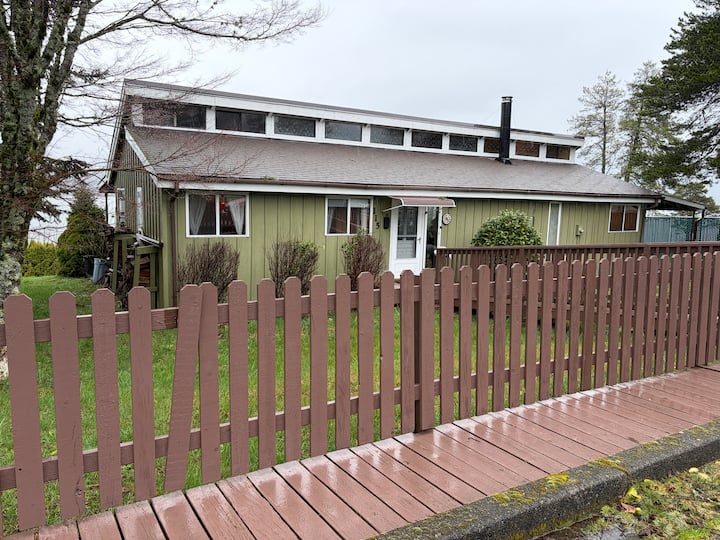 Cute House + Best View Of The Columbia Gorge - Carson, WA