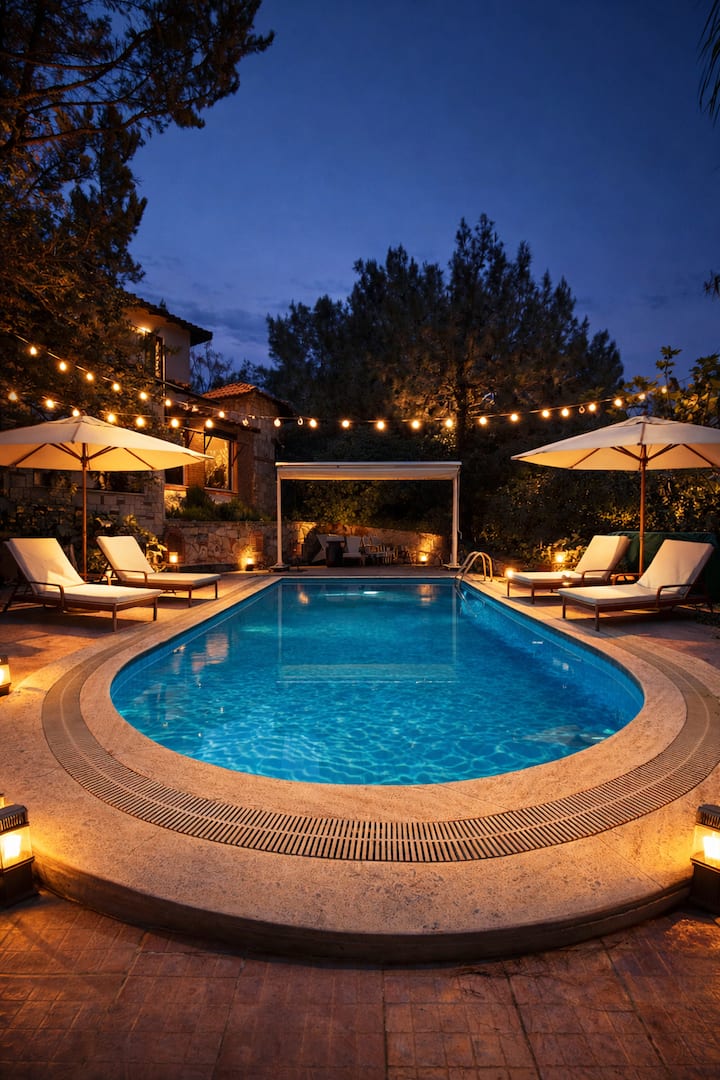 ŞöMineli, Havuzlu, Bahçeli Lüks Taş Ev - 8 Kişilik - Urla