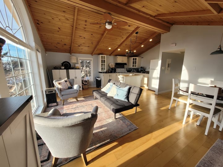 Cozy House With A Great Location And Waterviews! - New Brunswick