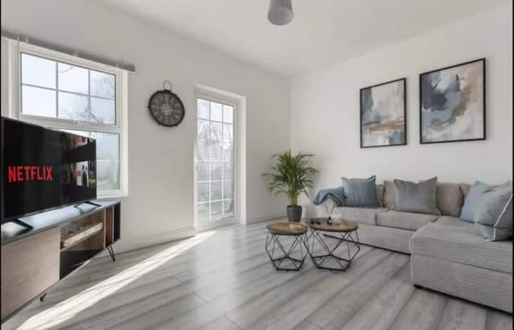 Peaceful 2-bed Oasis | Feels Like Home - Crawley