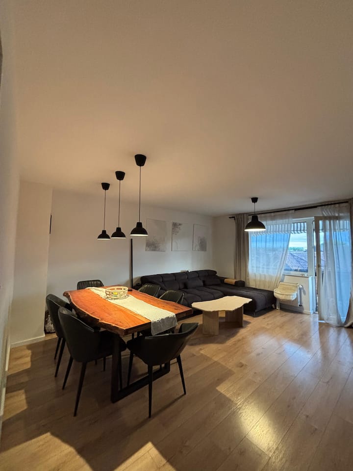 Moderne, Hochwertig Möblierte Wohnung Mit Balkon - Bergheim, Germany