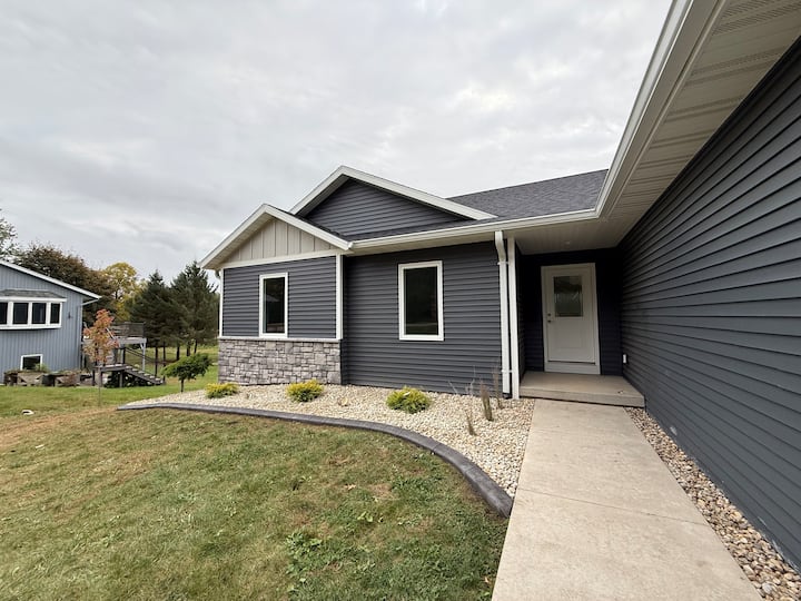 Birdie On 8 Retreat - Pearl Lake, Redgranite