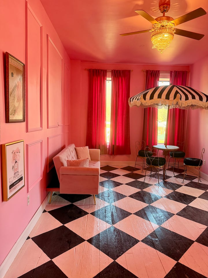 Pink Sugar Suite - Farmington, WV