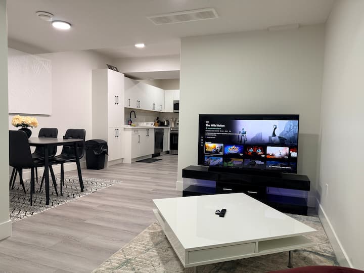 Stylish 2-bed Basement Suite By West Edmonton Mall - Spruce Grove