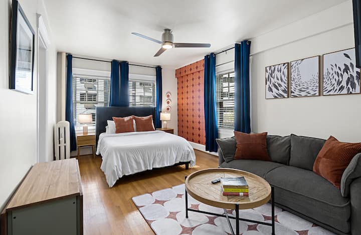 Historic Studio ~ Downtown Seattle ~ 98 Walk Score - Seattle, WA