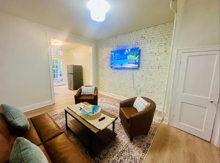 New Modern 2 Bedroom On The Park - Albany, NY