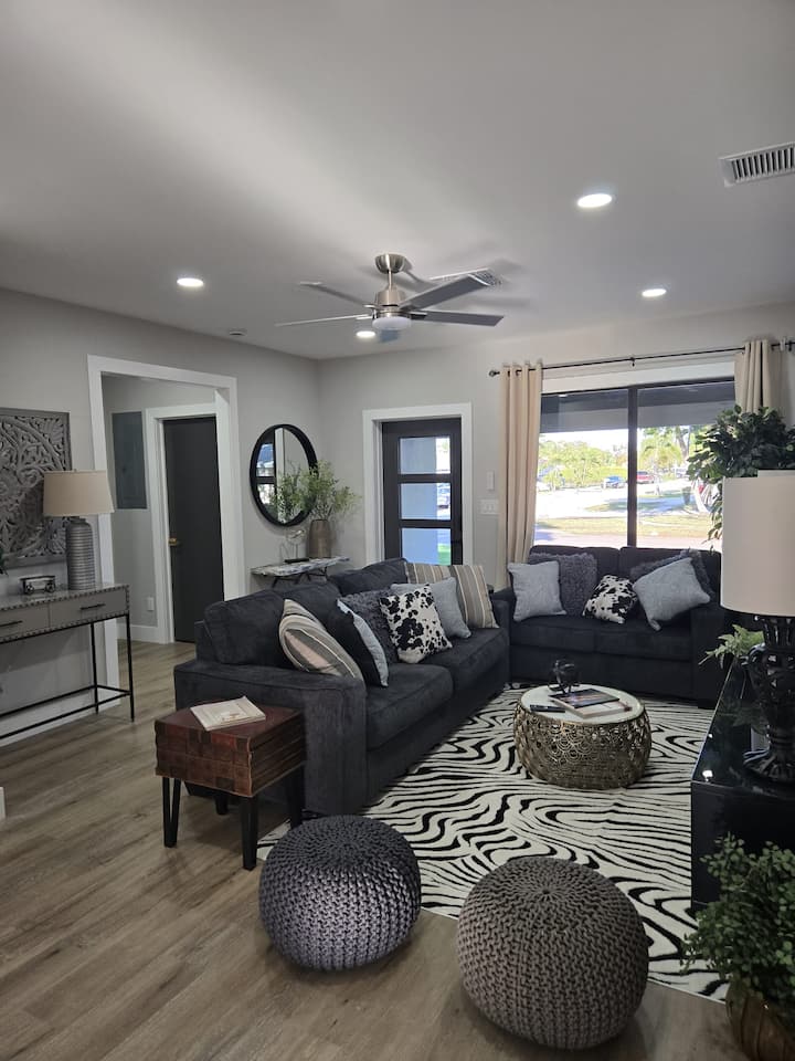 Hallandale Paradise - Hallandale Beach, FL
