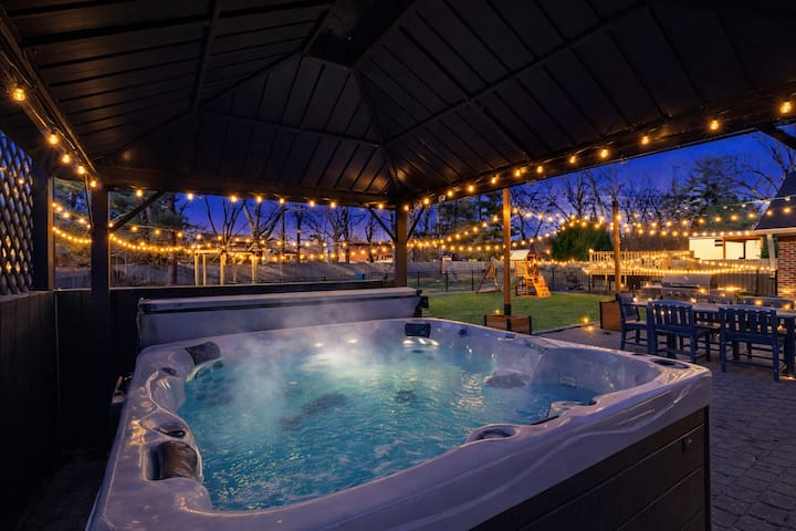 Spa Retreat-sauna Hottub Pool Theater Gamezone Gym - Terre Haute, IN