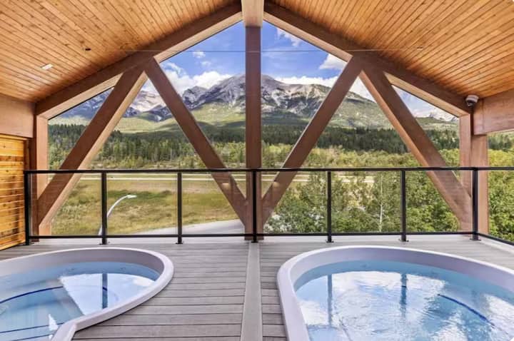 Luxury Condo | 360° Mtn Views | Prime Location - Canmore