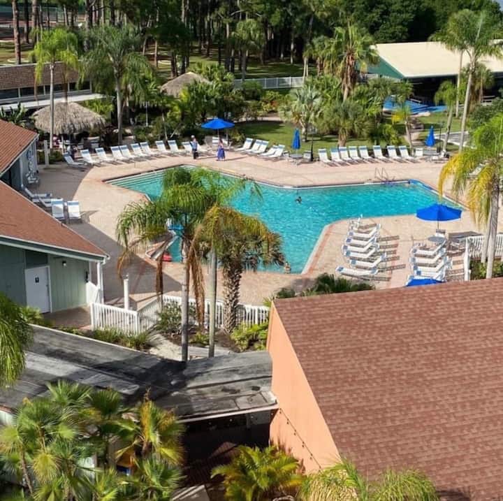 Pet Friendly With Resort Amenities - Venice Beach, FL