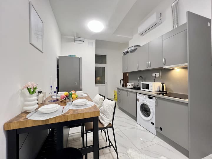 Comfortable 3br Apartment Near Central Station - Budapest