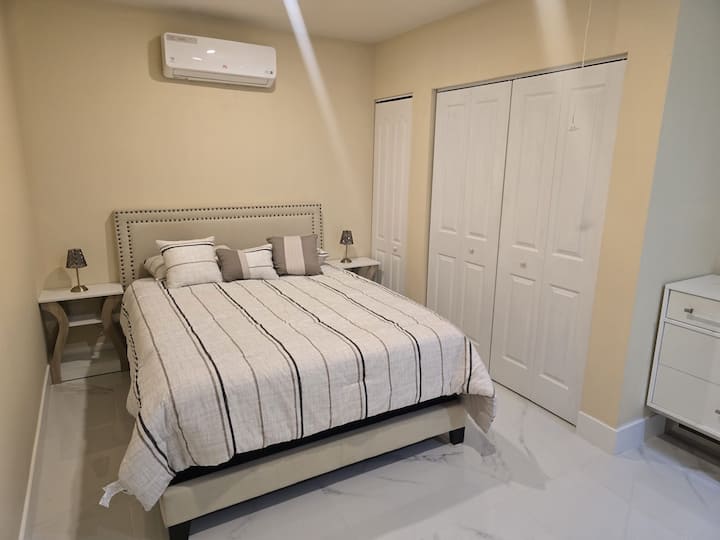 Cozy Private Studio For 2•parking+kitchen + Ac - Lehigh Acres