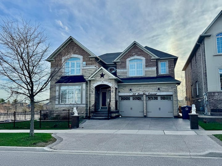 Elegant Spacious Retreat • 15 Mins From Yyz. - Brampton