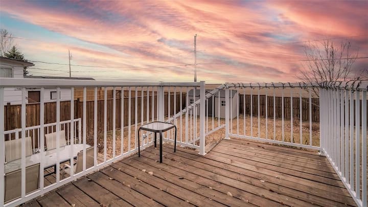 Spacious South Hill Home|2br|views|quiet|near Base - Moose Jaw