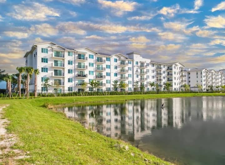 Peaceful 1br Oasis W/walk To Dining & Nearby Mall - Miramar, FL