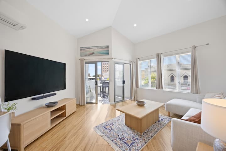 The Lookout – Modern Fremantle Apartment With View - Perth