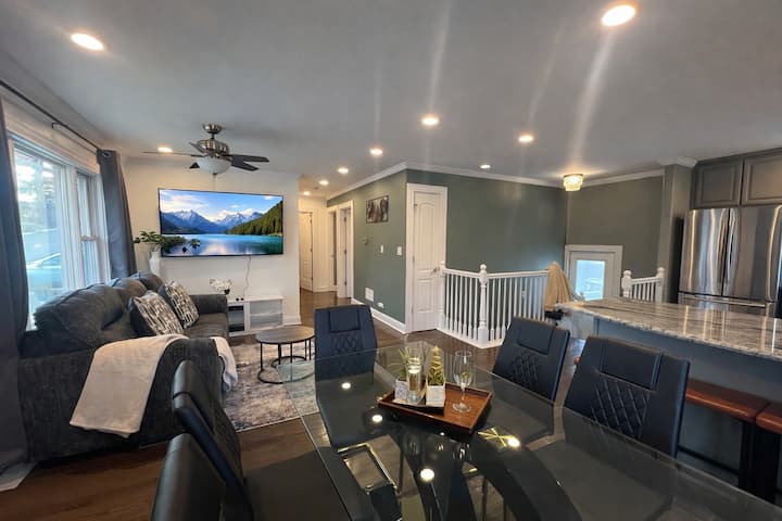 Crystal Lake 4br | Insurance & Repair Stays - Water Park, Huntley