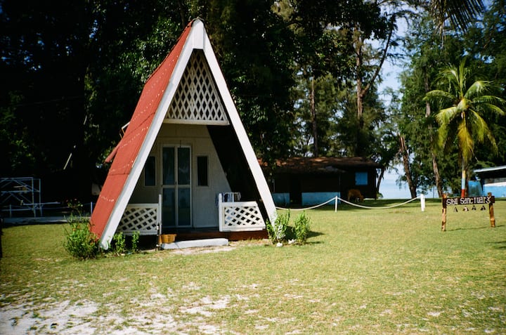 Deluxe Chalet A-frame With Private Sunrise Beach - Mersing