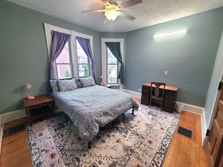 Belle On 4th / Unit B (Rm#2) - Rockford, IL