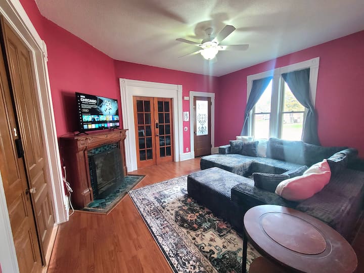 Belle On 4th / Unit B (3bd/1ba) - Rockford, IL