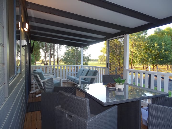 Whitewood Rural Retreat: 30 Acre Luxe Farm Stay - Dubbo