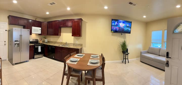 Homely Place To Stay In Downtown Rialto. - San Bernardino, CA