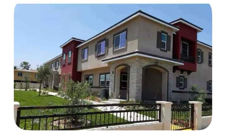 Homely Place To Stay In Downtown Rialto. - Rialto, CA