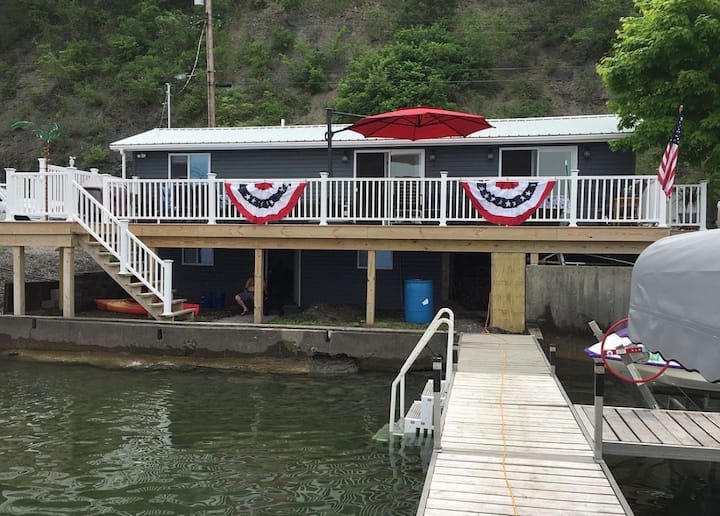 Beautiful Cottage On Cayuga Lake! 2br/1.5ba - Aurora, NY