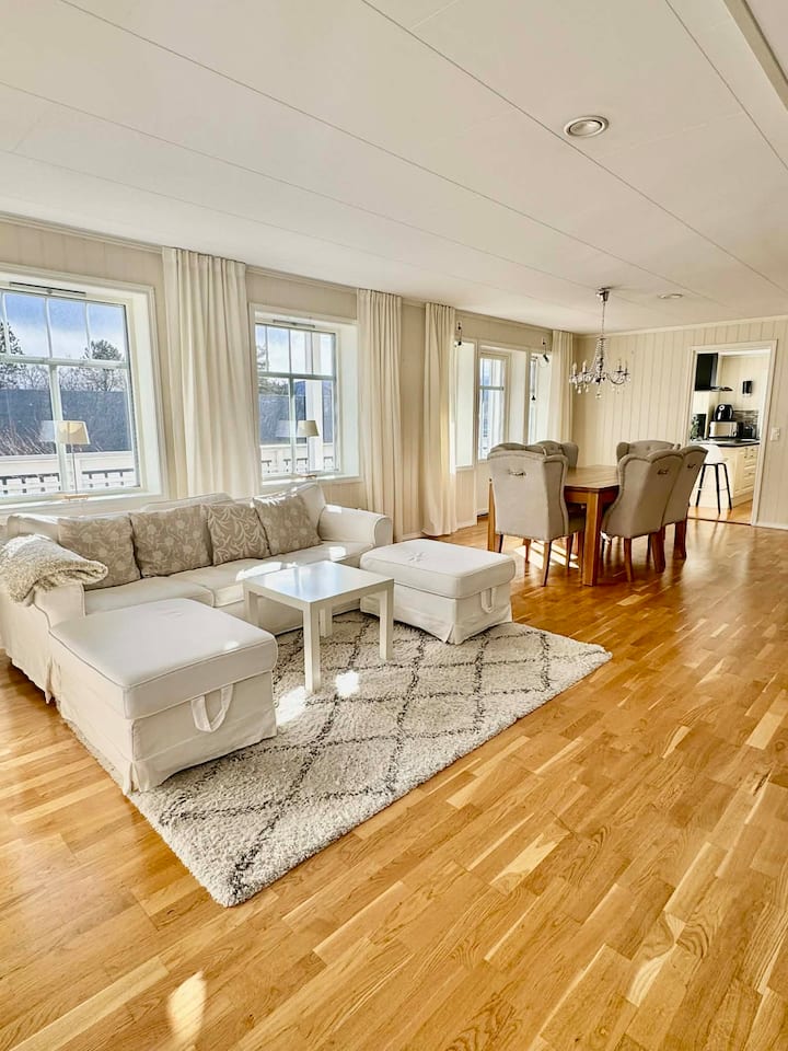House, 3 Bedrooms, 2 Livingroom, Bathroom, Terrace - Ålesund